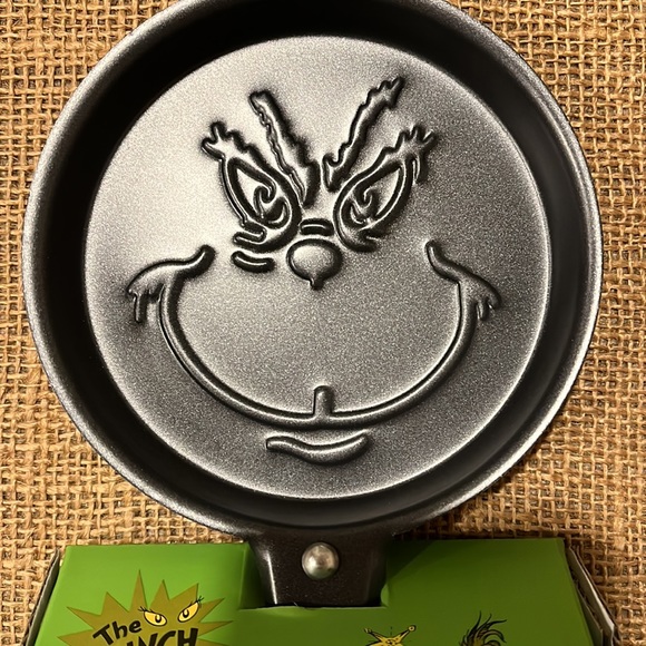 Dr. Seuss | Kitchen | New The Grinch Pancakes Set | Poshmark